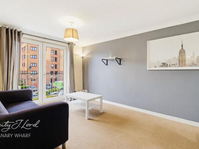 2 bedroom flat for sale in Cadnam Lodge, Schooner Close, London E14