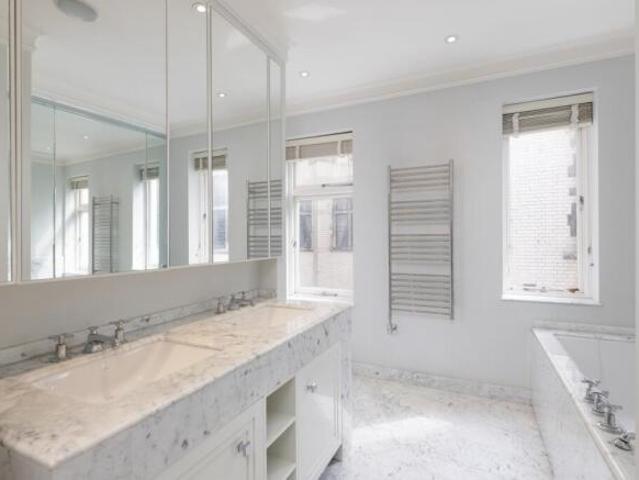 2 bedroom flat for sale in Cadogan Square, London SW1X