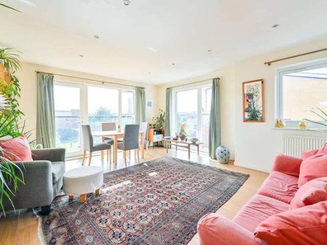 2 Bedroom Flat for Sale in Calypso Crescent