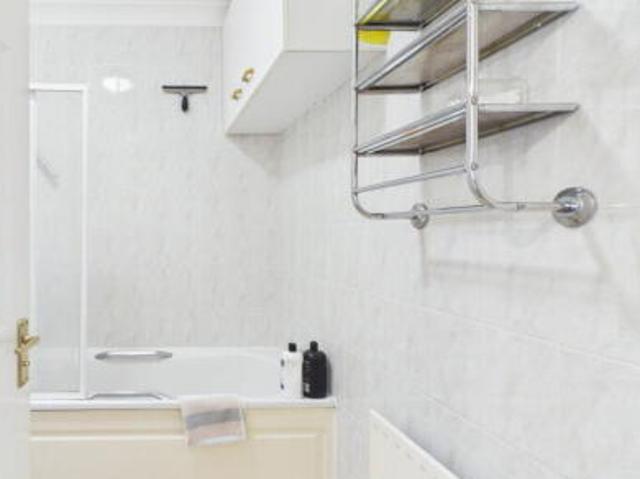 2 bedroom flat for sale in Capelia House West Parade, Worthing, BN11