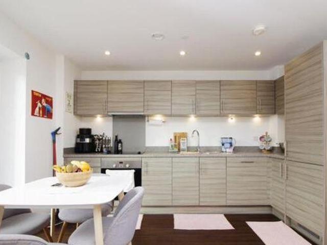 2 Bedroom Flat For Sale In Capstan Road, Southampton