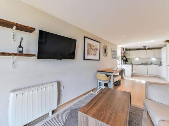 2 bedroom flat for sale in Carter House, Battersea, London, SW11