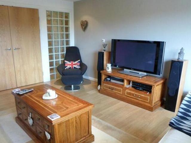 2 Bedroom Flat For Sale In Cardiff, Caerdydd