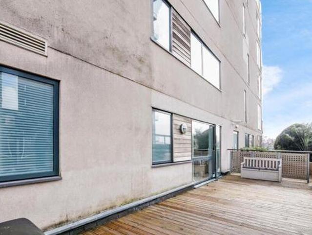 2 Bedroom Flat For Sale In Cardiff, Caerdydd