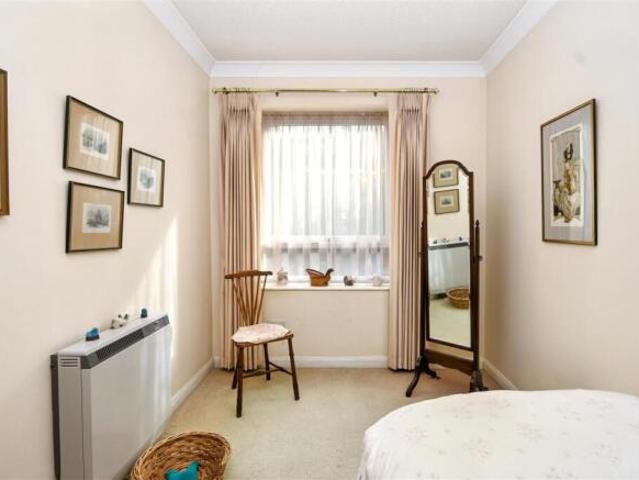 2 bedroom flat for sale in Carew Road, Eastbourne, BN21