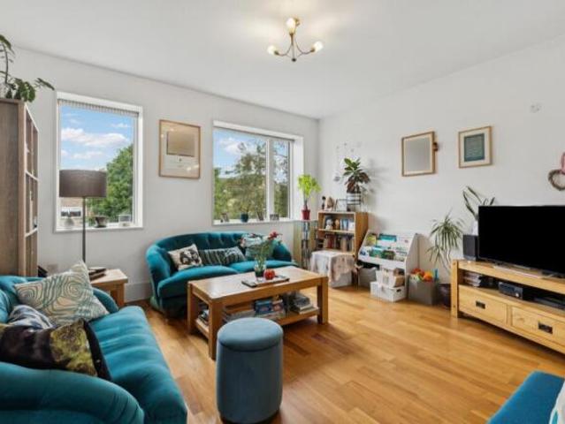 2 bedroom flat for sale in Carlton Drive, Putney Hill, SW15