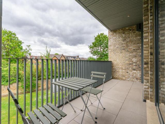 2 bedroom flat for sale in Carlton Road, Ealing, W5