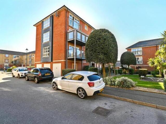 2 bedroom flat for sale in Caroline Way, Eastbourne, BN23