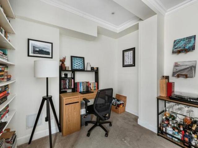 2 bedroom flat for sale in Castletown Road, W14