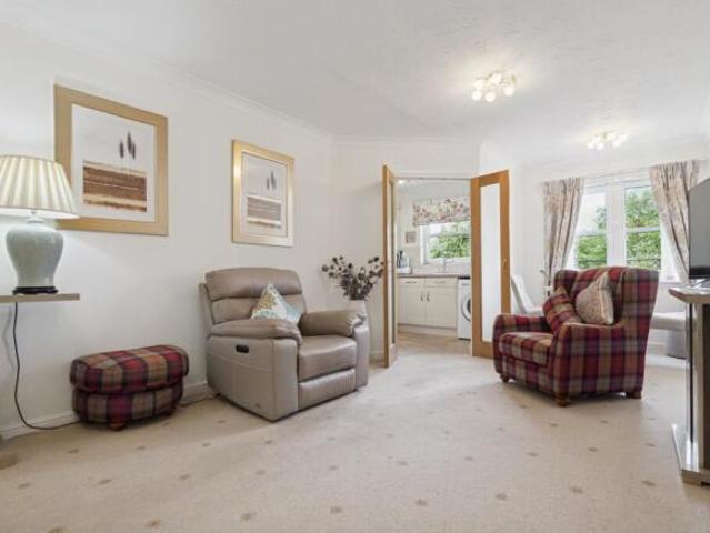 2 bedroom flat for sale in Castle Court, Bothwell, Glasgow, G71
