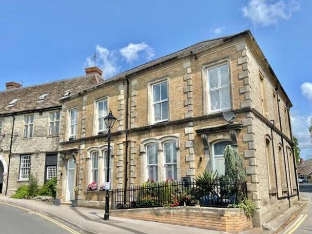 2 Bedroom Flat For Sale In Castle Street, Mere