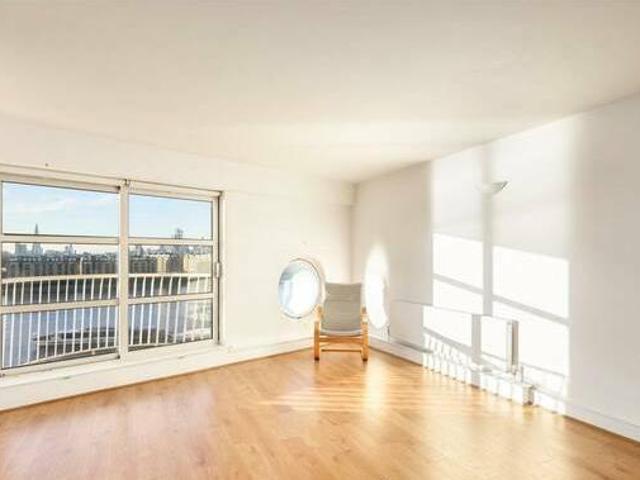 2 bedroom flat for sale in Cascades Tower 4 Westferry Road London E14
