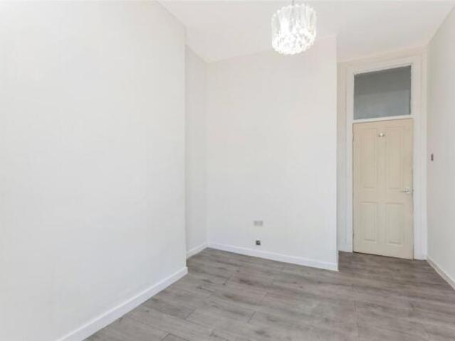 2 bedroom flat for sale in Cathcart Road, Glasgow, G42