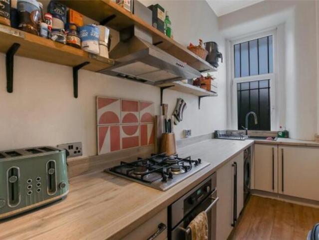 2 bedroom flat for sale in Cathcart Road, GLASGOW, Lanarkshire, G42