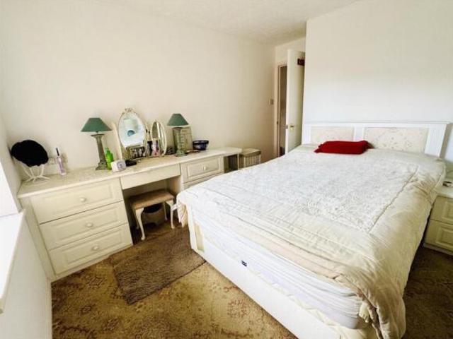 2 bedroom flat for sale in Cauldwell Hall Road, Ipswich, IP4