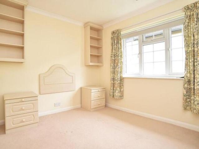 2 bedroom flat for sale in Cavendish Court, Cavendish Avenue, HG2