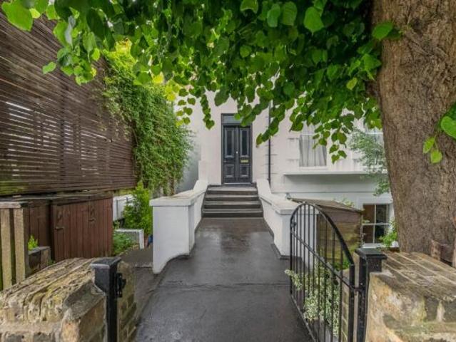 2 bedroom flat for sale in Caversham Road, Kentish Town, NW5