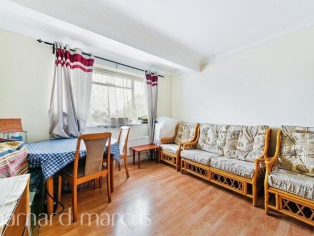 2 bedroom flat for sale in Central Gardens, Morden, SM4