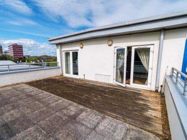 2 bedroom flat for sale in Central Park, Southampton, SO14