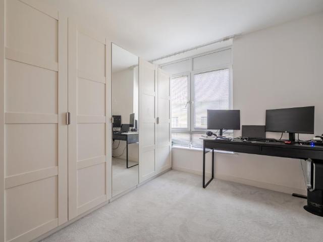 2 bedroom flat for sale in Central Reading, Berkshire, RG1