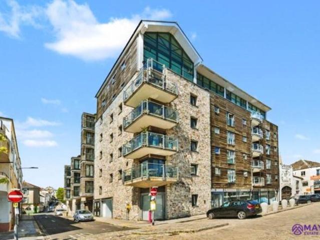 2 bedroom flat for sale in Century Quay, Plymouth, PL4