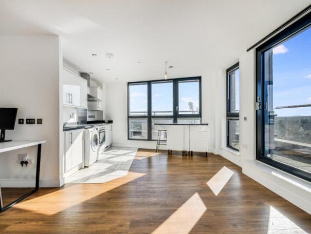 2 bedroom flat for sale in Century Tower, Shire Gate, Chelmsford, CM2