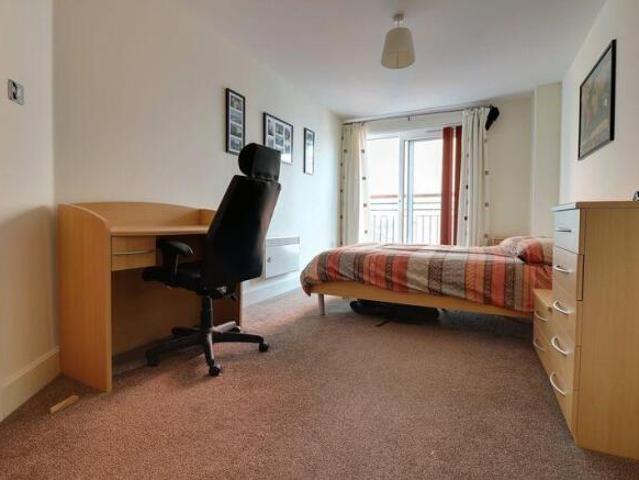 2 bedroom flat for sale in Centurion Court, Gunwharf Quays, Portsmouth, PO1