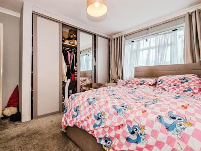2 bedroom flat for sale in Cedar Avenue, Worthing, West Sussex, BN13