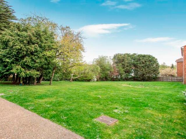 2 bedroom flat for sale in Cedar Court, St Albans, AL4