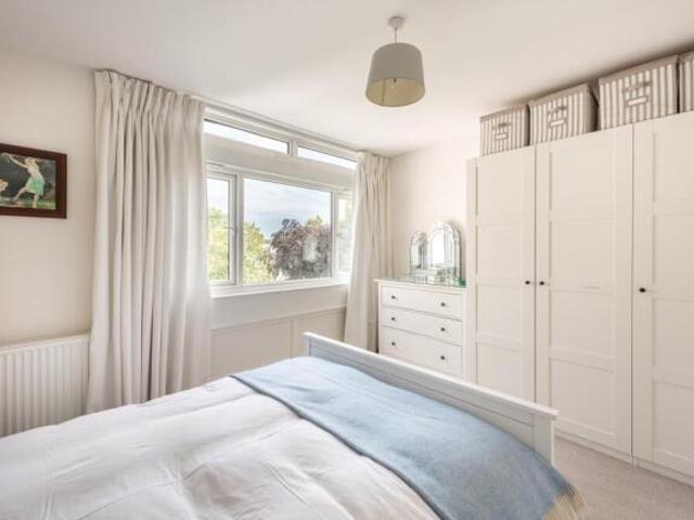 2 bedroom flat for sale in Cedars Road, SW4