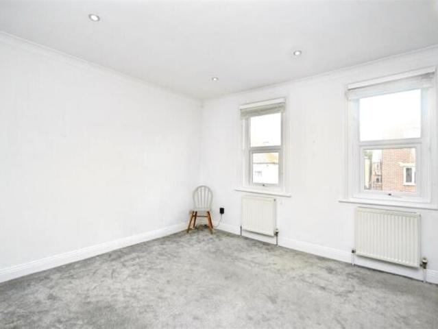 2 bedroom flat for sale in Ceylon Place, Eastbourne, BN22