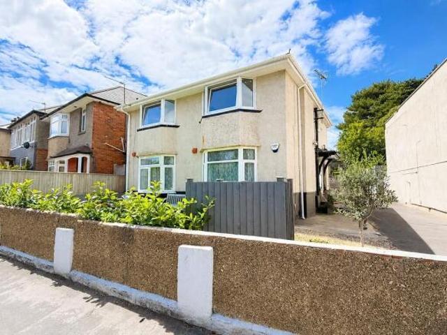 2 bedroom flat for sale in Charminster Road, Bournemouth, BH8