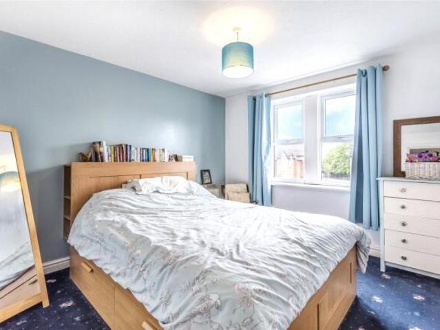 2 bedroom flat for sale in Charnwood House, Rembrandt Way, Reading, Berkshire, RG1