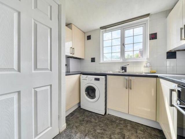 2 bedroom flat for sale in Chelmer Court, Basingstoke, RG21