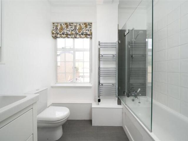 2 bedroom flat for sale in Chelsea Manor Gardens, London, SW3