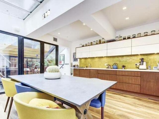 2 Bedroom Flat For Sale In Chelsea, London
