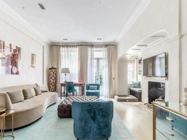 2 Bedroom Flat For Sale In Chelsea, London