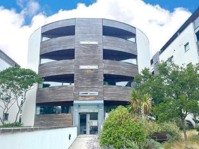 2 Bedroom Flat For Sale In Cheltenham, Gloucestershire