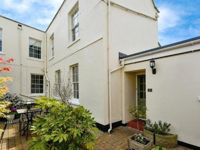 2 Bedroom Flat For Sale In Cheltenham, Gloucestershire