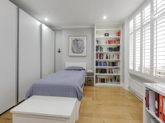 2 bedroom flat for sale in Cheniston Gardens, London, W8