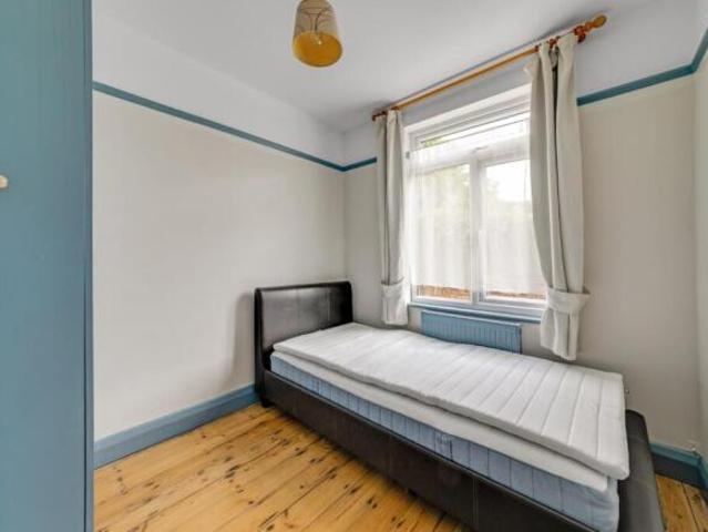 2 bedroom flat for sale in Cheseman Close, Sydenham, SE26