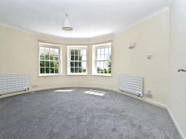 2 bedroom flat for sale in Chesterfield Road, Eastbourne, BN20