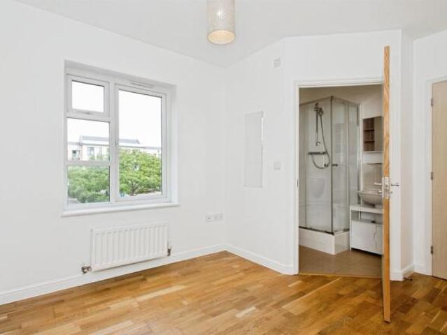 2 bedroom flat for sale in Chieftain Way, Cambridge, CB4