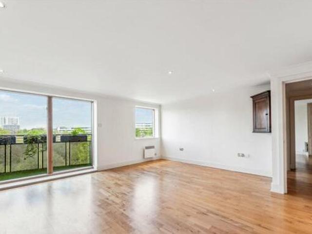 2 Bedroom Flat For Sale In Chiswick, London