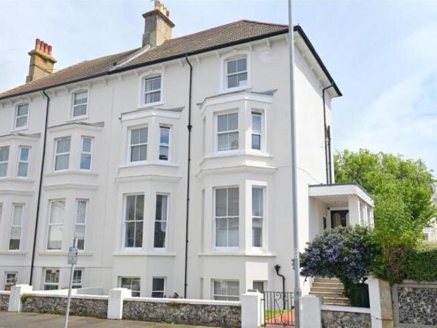 2 bedroom flat for sale in Chiswick Place, West of Town Centre, Eastbourne, BN21