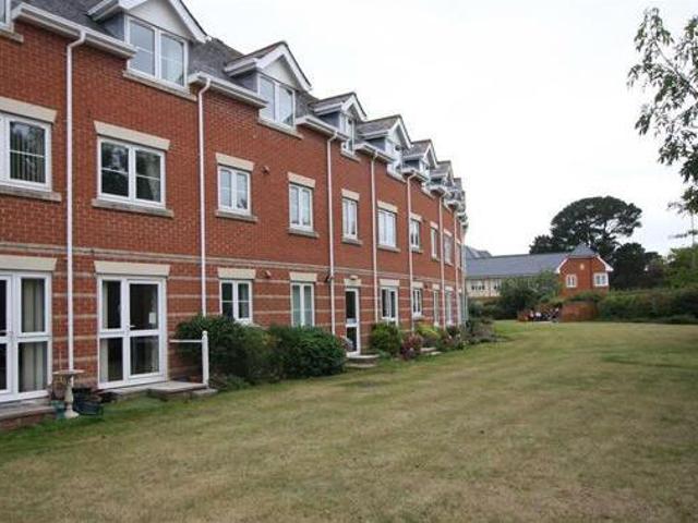 2 Bedroom Flat For Sale In Christchurch, Dorset