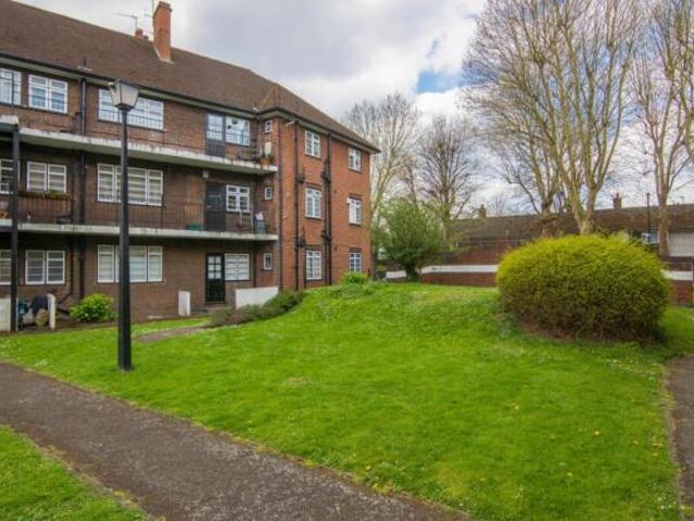 2 bedroom flat for sale in Churchdale Court, Harvard Road, W4