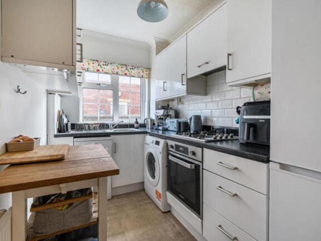 2 bedroom flat for sale in Cissbury Road, Worthing, West Sussex, BN14