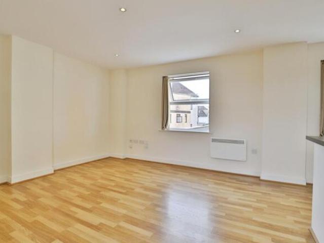 2 bedroom flat for sale in Commercial Road, Bournemouth, Dorset, BH2