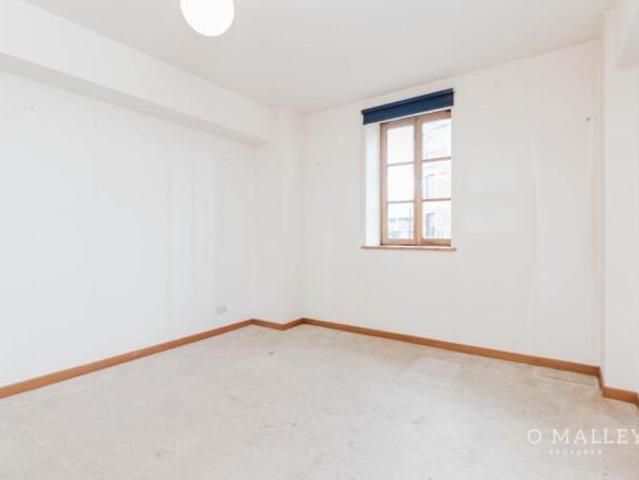 2 bedroom flat for sale in Commercial Street, Leith, EH6